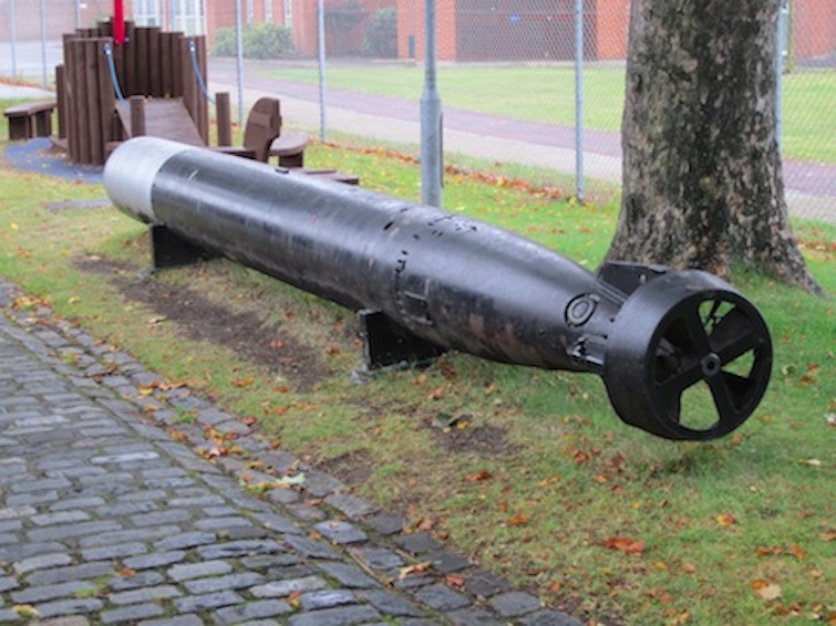 Enciclopedia Armelor - Balene de otel - Romania Military